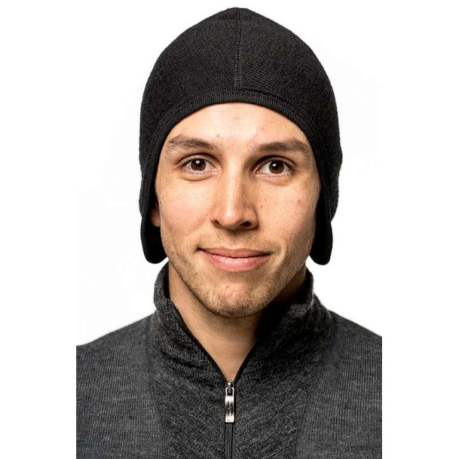 Helmet Cap 400 Black merino wool cap - Woolpower